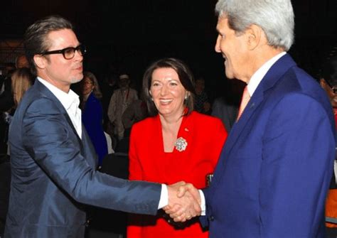 A Weak Handshake Is Worse Than No Handshake How To Memorize Things Body Language Relationship