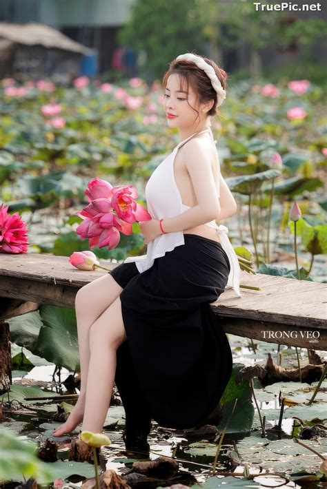 Vietnamese Model Beautiful Girl And Lotus Flower 56 Pictures