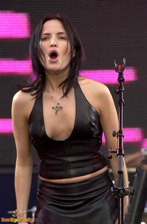 Andrea Corr Photo 361652 1300x1966 00s Fashion Andrea