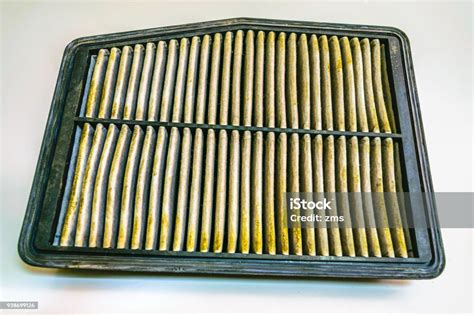 오래 되 고 더러운 유해한 공기 먼지와 모래에는 현대 자동차의 필터 청소 0명에 대한 스톡 사진 및 기타 이미지 0명 가방 교통수단 Istock