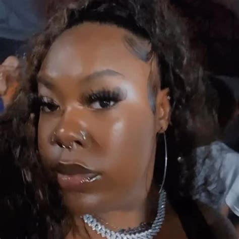 Dee Xoxoaysha On Threads