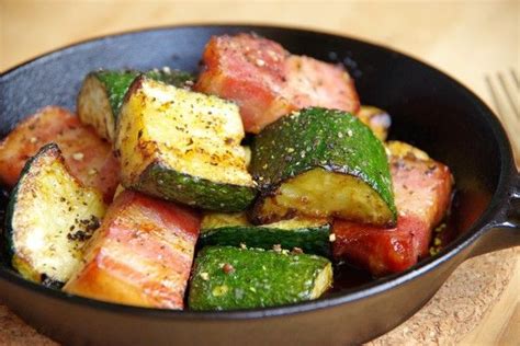 簡単2ステップ！『ズッキーニとゴロッとベーコンのスキレット焼き』のレシピ ビール女子 Recipe Food Cooking