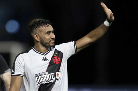Com Metade Dos Jogos Do último Ano Payet Já Tem Números Melhores Pelo