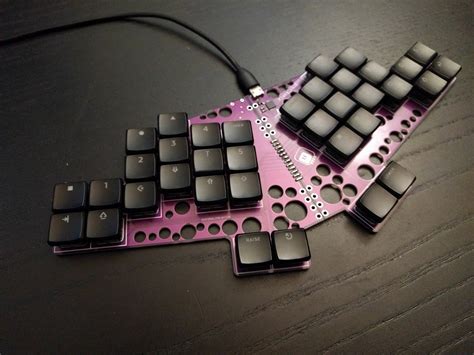 Keebin With Kristina The One With The Hole Y Keyboard Hackaday