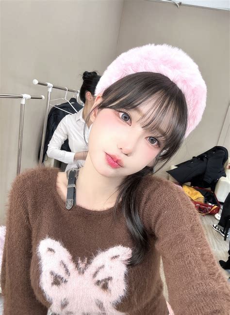 Qwer Community Posts 즐거웠던 냉터뷰촬영날😘푸딩 많이먹어서 행복했어요🍮 Magenta