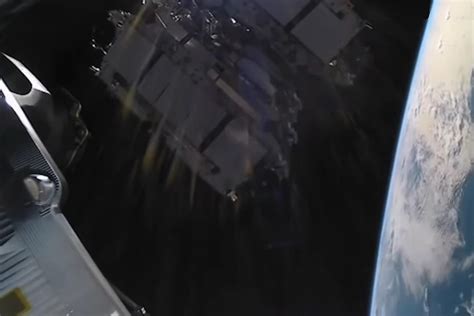 不怕斷網！spacex再打12顆衛星升空 馬斯克：星鏈系統已具備連結普通手機功能 信傳媒