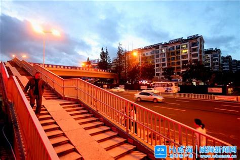 威海市人民政府 今日威海 威海6座过街天桥试通行