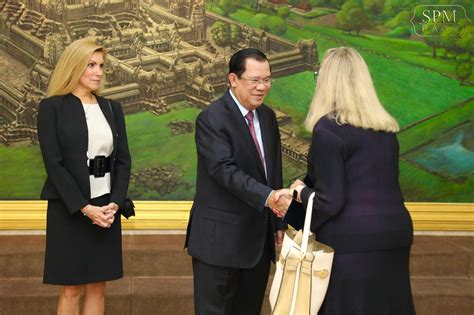 សម្តេចតេជោ ហ៊ុន សែន អនុញ្ញាតឱ្យសមាជិកសភាអាមេរិក ចូលជួបសម្តែងការគួរសម និងពិភាក្សាការងារ នគរដ្រេហ្គន