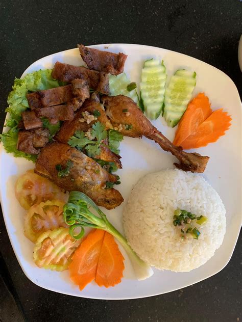 ឌុយមុិច 50 បាយមាន់ បាយសាច់ជ្រូកអាំងនៅហាង ឌុយមុិច 50