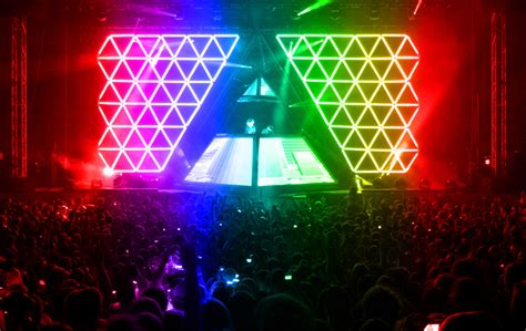 Daft Punks Legendary 2007 Alive Performance Gets Incredible Reboot