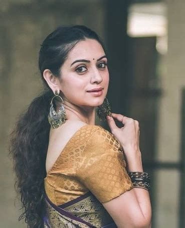 Shruti Marathe Scrolller