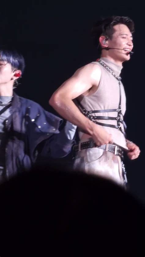최강₈당 on Twitter 230624 SHINee WORLD VI 백설콘 중콘 최민호 복근 개미쳤나 로션 발랐대 ㅋㅋ