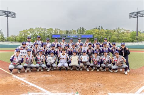 花巻東高等学校 （女子硬式野球部） 第3回ジャイアンツ杯福島大会は決勝戦で読売ジャイアンツに0対2で敗れ、準優勝となりました。 表彰式後に