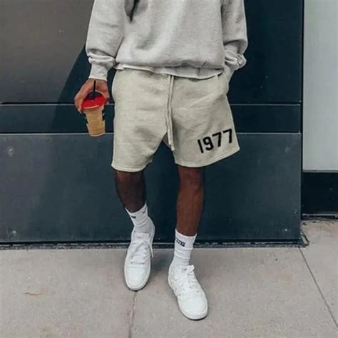 Essentials 남성 스포츠 반바지 유니섹스 체육관 캐주얼 원피스 세트 의류 농구 스트리트웨어 유명 브랜드 오버사이즈 반바지