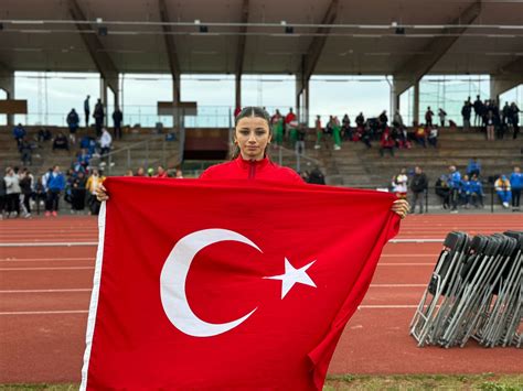 Özel Sporcu Reyhan Taşdelenden Şampiyona Rekoru Türkiye Özel Sporcular Spor Federasyonu