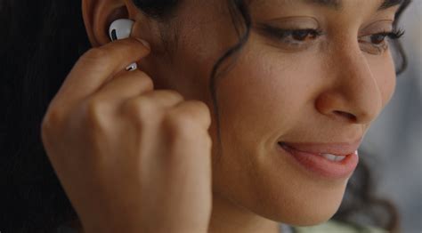 新一代 Airpods Pro 登場！具備更強的主動降噪和『 個人化空間音訊 』 售價新台幣 7490 元 電獺少女：女孩的科技日常