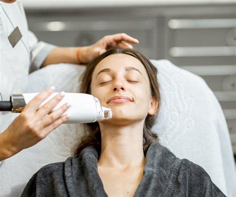 Laser trẻ hóa da là gì các loại công nghệ laser quy trình đối tượng