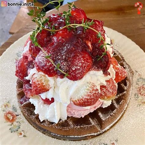 🍓뚠뚠한 딸기와플🍓 푸드 캐시피드
