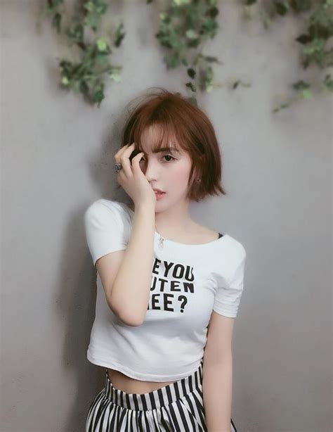 王全安女友私房照曝光，身材比張雨綺還火辣，卻撞臉一位男明星 每日頭條