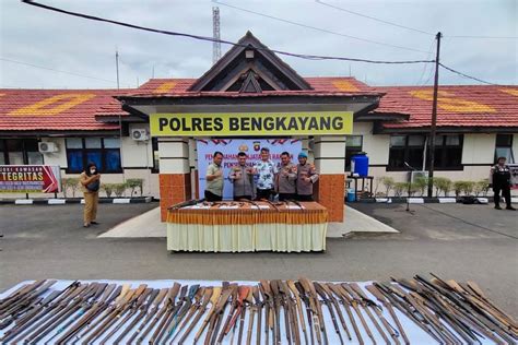 98 Pucuk Senjata Api Rakitan Dimusnahkan ANTARA News Kalimantan Barat