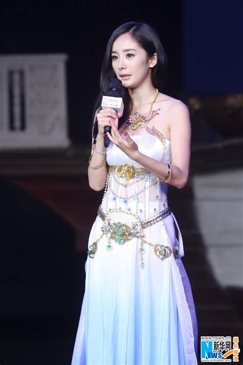 杨幂2012年戛纳大山谷图库