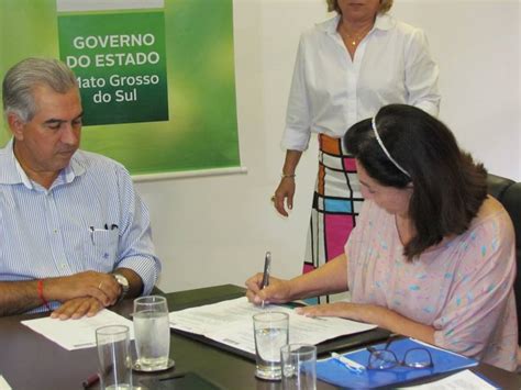 Dourados Délia Assina Contrato Para 200 Casas No Estrela Guaçu Blog