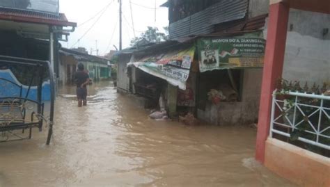 Ratusan Rumah Warga Di Bantaran Sungai Deli Terendam Banjir