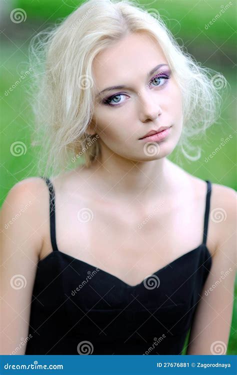 Ritratto Di Bella Ragazza Bionda Immagine Stock Immagine Di Estetica Stile