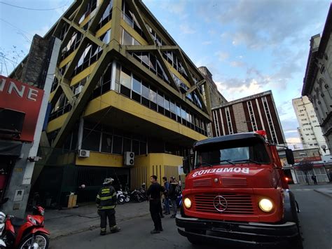 Incendio En Ricardone Y Mitre Evacuaron Un Edificio Tras Una Falla