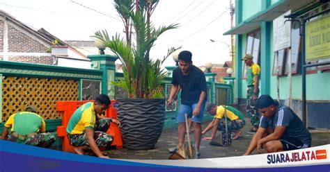 Peringati HUT Ke 62 Menarmed 2 Prajurit Yonarmed 11 Kostrad Laksanakan Karya Bhakti Suara Jelata