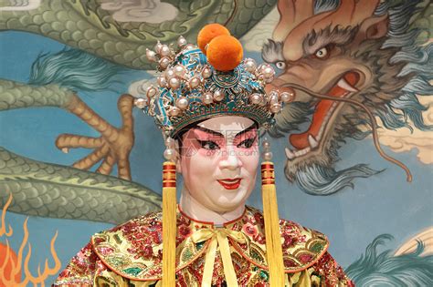 中文歌剧木偶和红布作为文字空间 是一个玩具 不是演员节日娱乐艺术文化窗帘剧院服饰戏剧女士高清图片下载 正版图片320990986 摄图网