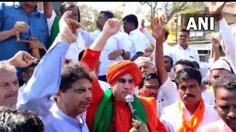 Karnataka Lingayat Saint With Supporters Protest Outside Cms Residence