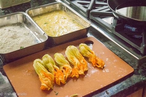 Fiori Di Zucca Fritti Angelinas Fried Zucchini Blossoms Memorie Di