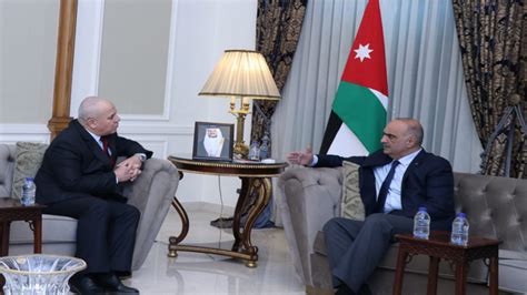 الخصاونة يؤكد لوزير العمل الجزائري أهمية زيارة الملك إلى الجزائر بداية