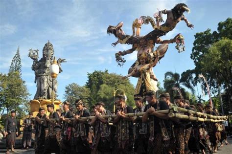 Ribuan Warga Padati Parade Ogoh Ogoh Di Catur Muka
