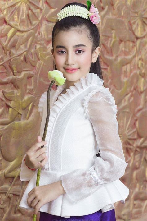 ផ្ទុះចេញមតិផ្ទុយគ្នារឿងបទថ្មីរបស់ព្រះនាងតូច នរោត្តម ជេនណា សារព័ត៌មាន នគរវត្ត