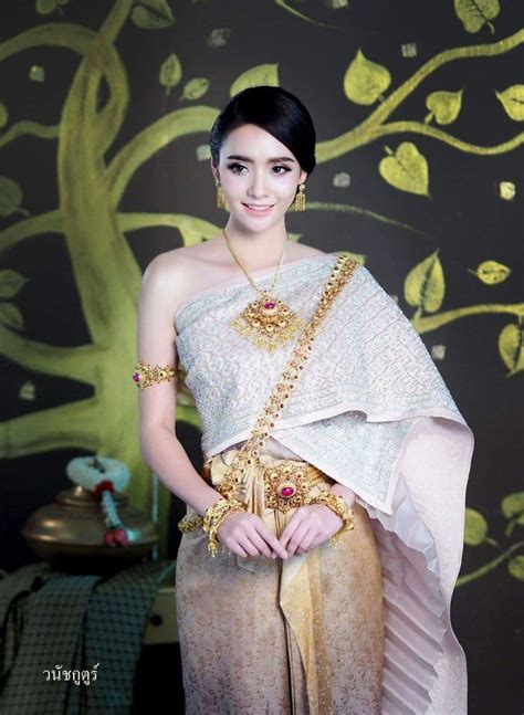 มุกดา นรินทร์รักษ์ ชุดแต่งงาน ชุดเจ้าสาว เจ้าสาว