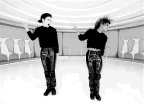 It S Not Just Ariana Grande Female Pop Stars Are Becoming Terrible Dancers Mega Post Oh No