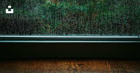 ガラスに雨が降る窓の写真 Unsplashの無料木材写真