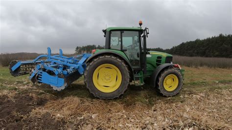 Kilka ujęć Talerzowanie ścierni po Kukurydzy John Deere 6330