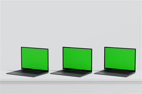 흰색 배경에 녹색 화면 디스플레이를 표시하기 위해 3 개의 노트북이 열리고 응용 프로그램 웹 사이트가 표시되고 3d 렌더링이 제공됩니다 3차원 형태에 대한 스톡 사진 및