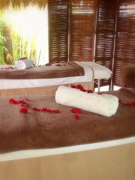 Bali Hut Couples Massage