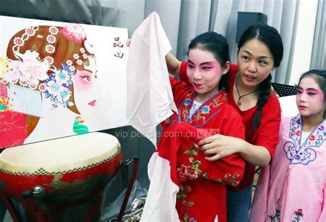 江苏苏州：小学生社区学昆曲 人民图片网