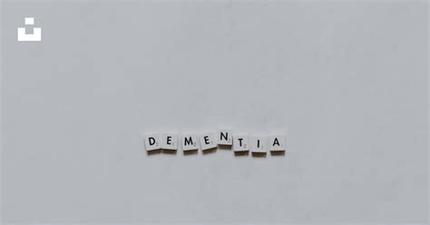 흰색과 노란색 문자 T 사진 Unsplash의 무료 회색 이미지