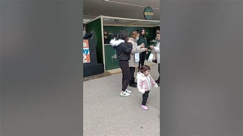 Ο Μιχάλης Τσαουσόπουλος και η Μαρία Ένεζληsmartpark Youtube