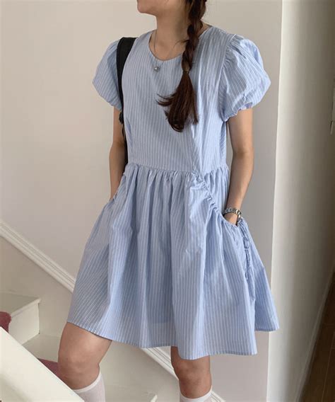 포앤바이앤 백오픈 발랄 미니원피스 라운드넥 퍼프 벌룬 반팔 하이웨스트 스트라이프 화이트 블랙 셔링 주름 플레어 스트링 백리스 베이비돌 원피스 하이틴 큐티 휴가룩 나들이룩