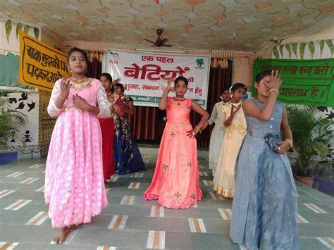 वाराणसी के नागेपुर में बेटियों ने महिला हिंसा और बाल विवाह के खिलाफ