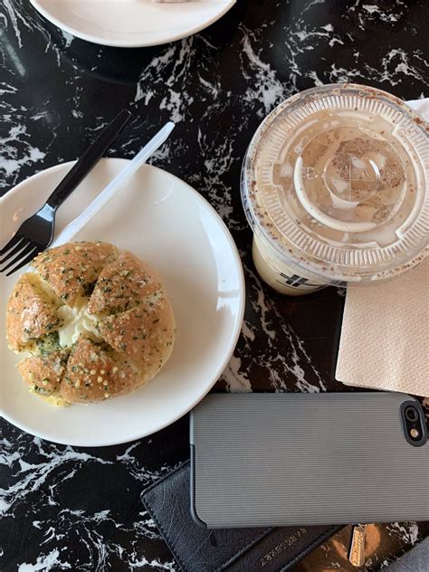 яσяσ 🐶🐱🍑 on Twitter: "📍Here Cafe"