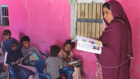 पाकिस्तान में होली मना रहे छात्रों पर हमले का क्या है पूरा मामला Bbc