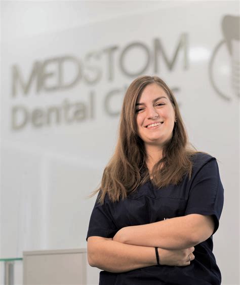 Д р Даниела Михайлова Зъболекар Стоматолог София Супердок